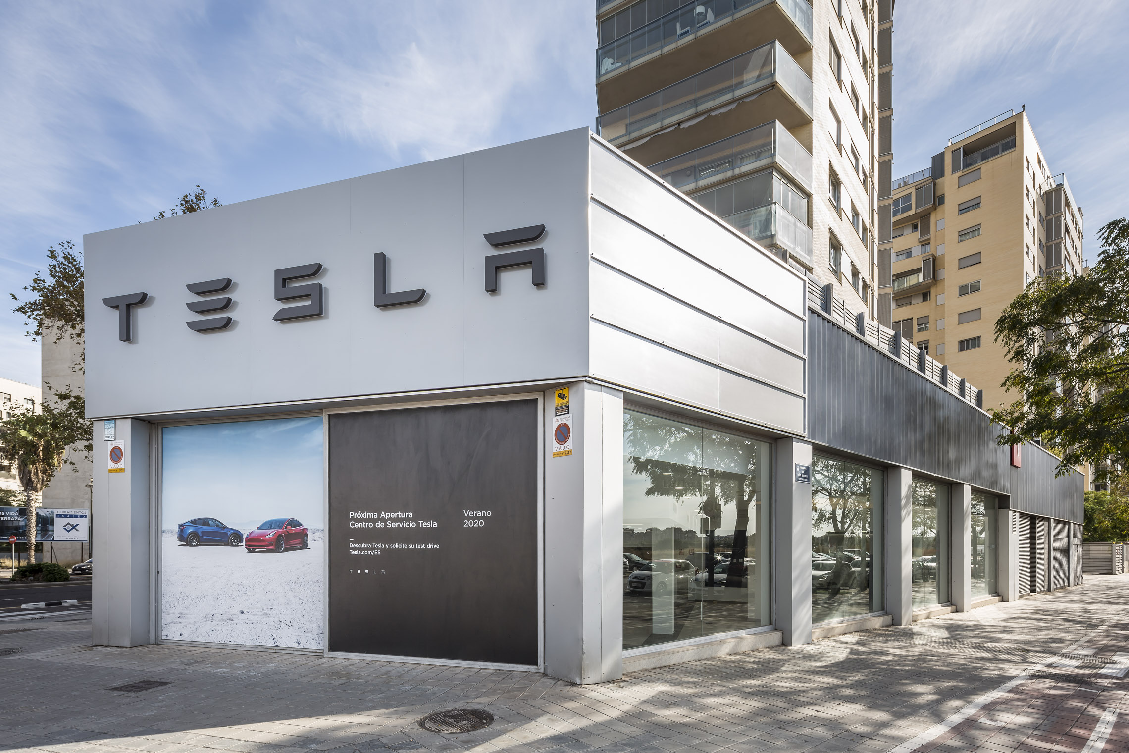 Tesla abre las puertas de su nuevo concesionario en Valencia | INMOKING